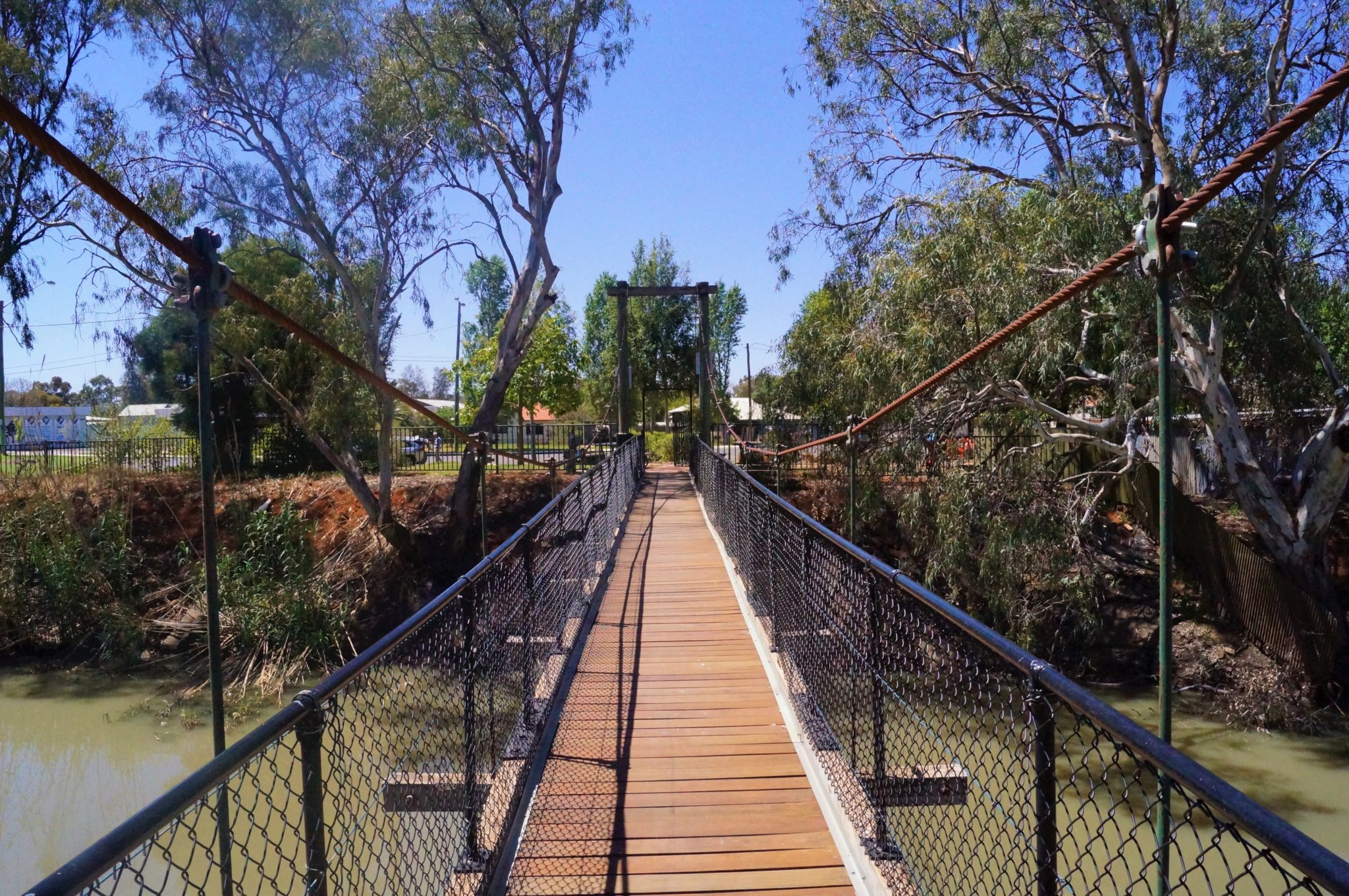 Hillston Caravan Park | Self-contained Cabins & Powered Camping Sites